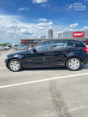 Black BMW 118 2009 in Vilnius, with an engine capacity of 2.00 L and mileage of 319 thousand km for 3690 €, photo 5 on AUTOMOTO.COM.LV