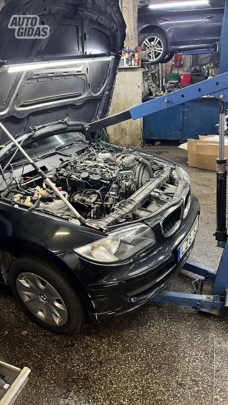 Black BMW 118 2009 in Vilnius, with an engine capacity of 2.00 L and mileage of 319 thousand km for 3690 €, photo 18 on AUTOMOTO.COM.LV