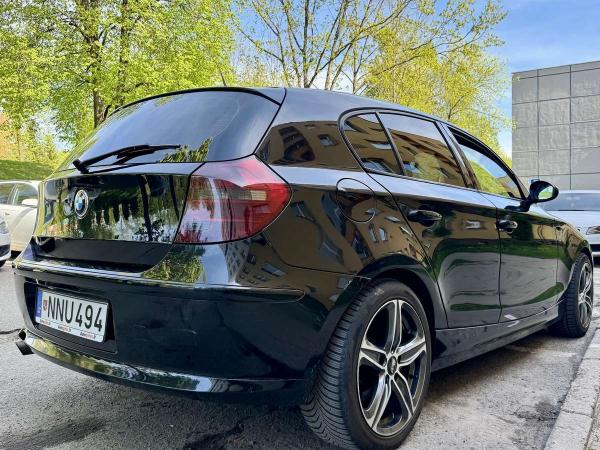 Melns BMW 118 2009 Viļņa, ar dzinēja tilpumu 2.00 L un nobraukumu 298 tūkst. km par 3850 €, foto 2 vietnē AUTOMOTO.COM.LV