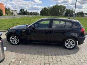 Melns BMW 118 2009 Rīga, ar dzinēja tilpumu 2.00 L un nobraukumu 267 tūkst. km par 2450 €, foto 4 vietnē AUTOMOTO.COM.LV