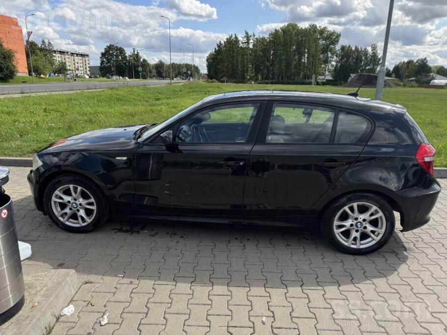 Melns BMW 118 2009 Rīga, ar dzinēja tilpumu 2.00 L un nobraukumu 267 tūkst. km par 2450 €, foto 4 vietnē AUTOMOTO.COM.LV