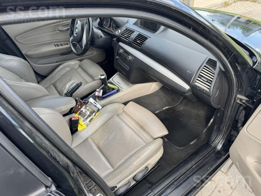 Melns BMW 118 2009 Rīga, ar dzinēja tilpumu 2.00 L un nobraukumu 267 tūkst. km par 2450 €, foto 10 vietnē AUTOMOTO.COM.LV