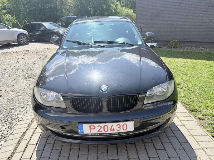 Melns BMW 118 2009 Kauņa, ar dzinēja tilpumu 2.00 L un nobraukumu 280 tūkst. km par 2750 €, foto 3 vietnē AUTOMOTO.COM.LV