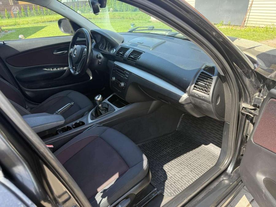 Melns BMW 118 2009 Kauņa, ar dzinēja tilpumu 2.00 L un nobraukumu 280 tūkst. km par 2750 €, foto 10 vietnē AUTOMOTO.COM.LV