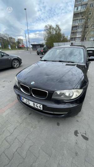 Black BMW 118 2009 in Kaunas, with an engine capacity of 2.00 L and mileage of 308 thousand km for 2800 €, photo 5 on AUTOMOTO.COM.LV
