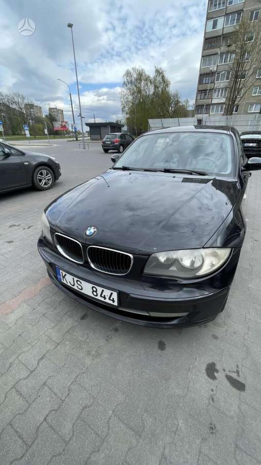 Black BMW 118 2009 in Kaunas, with an engine capacity of 2.00 L and mileage of 308 thousand km for 2800 €, photo 5 on AUTOMOTO.COM.LV