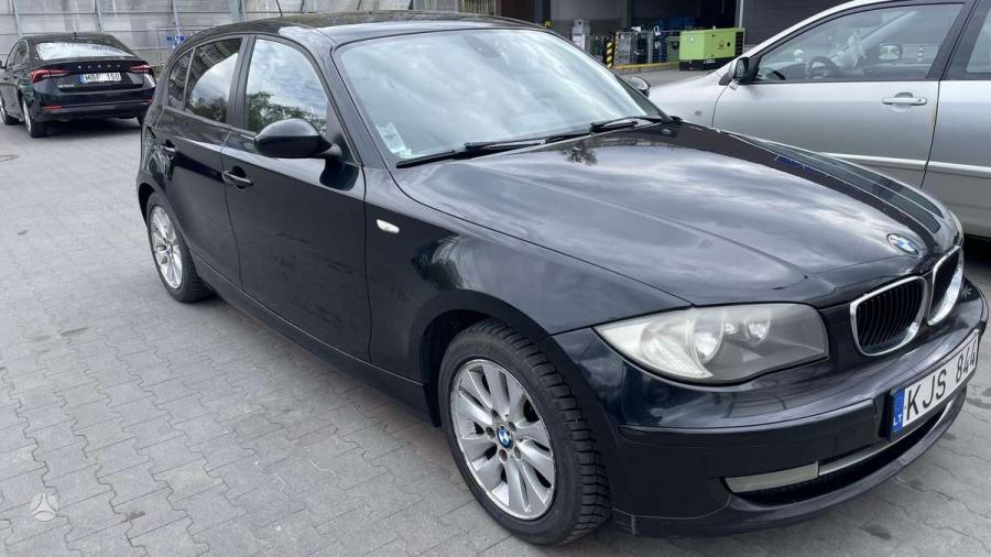 Black BMW 118 2009 in Kaunas, with an engine capacity of 2.00 L and mileage of 308 thousand km for 2800 €, photo 7 on AUTOMOTO.COM.LV