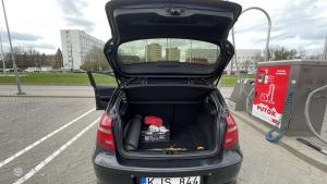 Black BMW 118 2009 in Kaunas, with an engine capacity of 2.00 L and mileage of 308 thousand km for 2800 €, photo 10 on AUTOMOTO.COM.LV