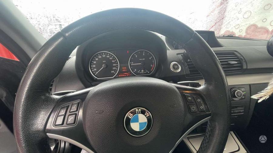 Black BMW 118 2009 in Kaunas, with an engine capacity of 2.00 L and mileage of 308 thousand km for 2800 €, photo 12 on AUTOMOTO.COM.LV