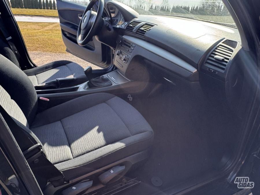Melns BMW 118 2009 Viļņa, ar dzinēja tilpumu 2.00 L un nobraukumu 298 tūkst. km par 3650 €, foto 25 vietnē AUTOMOTO.COM.LV