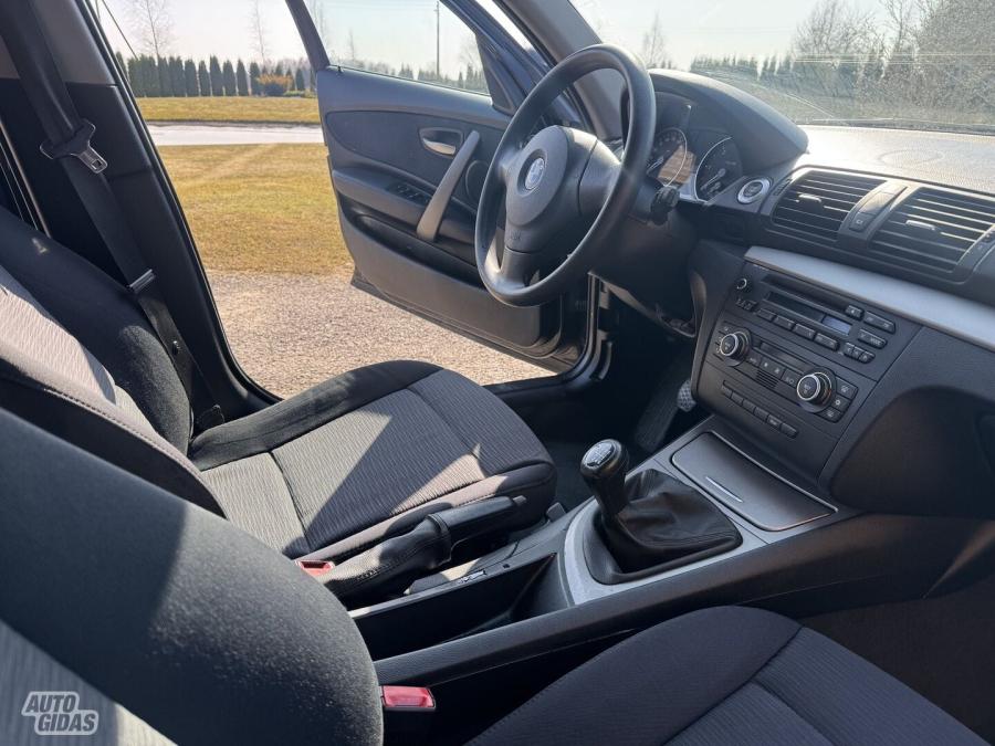Melns BMW 118 2009 Viļņa, ar dzinēja tilpumu 2.00 L un nobraukumu 298 tūkst. km par 3650 €, foto 26 vietnē AUTOMOTO.COM.LV