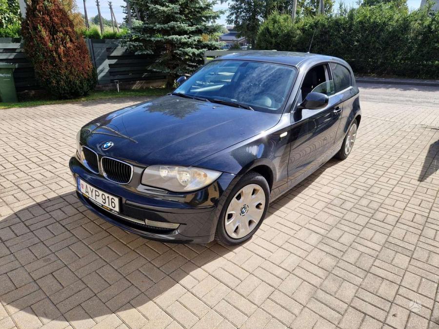 Black BMW 118 2009 in Kelme, with an engine capacity of 2.00 L and mileage of 208 thousand km for 2350 €, photo 1 on AUTOMOTO.COM.LV