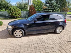 Black BMW 118 2009 in Kelme, with an engine capacity of 2.00 L and mileage of 208 thousand km for 2350 €, photo 3 on AUTOMOTO.COM.LV