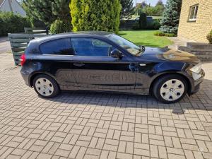 Black BMW 118 2009 in Kelme, with an engine capacity of 2.00 L and mileage of 208 thousand km for 2350 €, photo 4 on AUTOMOTO.COM.LV