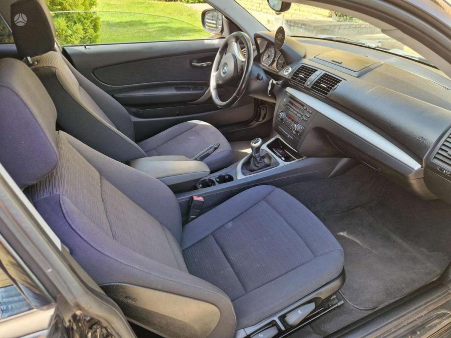 Black BMW 118 2009 in Kelme, with an engine capacity of 2.00 L and mileage of 208 thousand km for 2350 €, photo 7 on AUTOMOTO.COM.LV