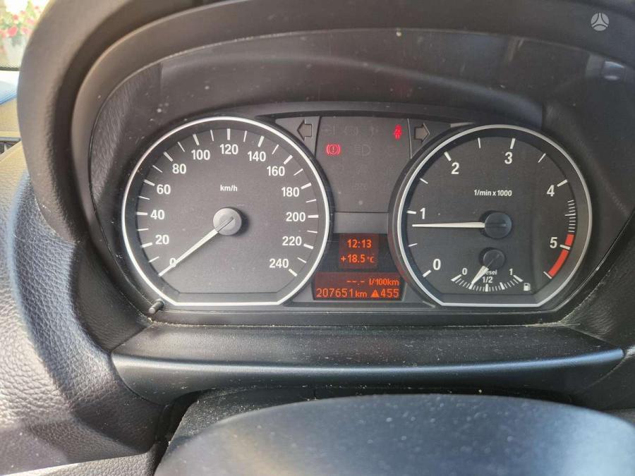 Black BMW 118 2009 in Kelme, with an engine capacity of 2.00 L and mileage of 208 thousand km for 2350 €, photo 8 on AUTOMOTO.COM.LV