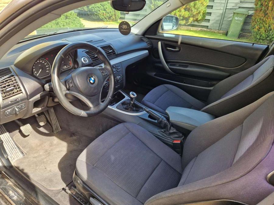 Black BMW 118 2009 in Kelme, with an engine capacity of 2.00 L and mileage of 208 thousand km for 2350 €, photo 9 on AUTOMOTO.COM.LV