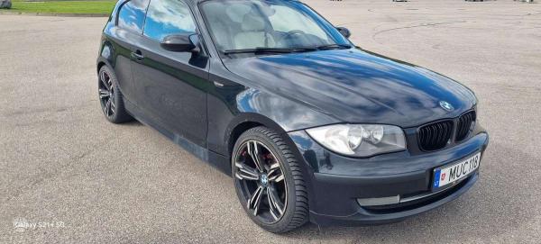 Melns BMW 118 2009 Kauņa, ar dzinēja tilpumu 2.00 L un nobraukumu 359 tūkst. km par 2960 €, foto 1 vietnē AUTOMOTO.COM.LV