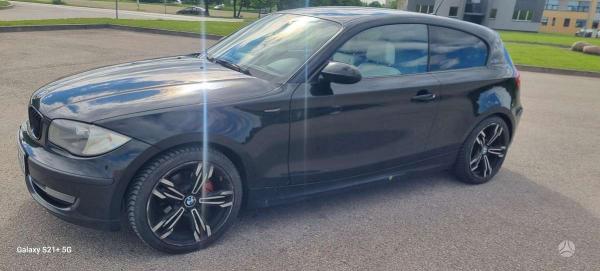 Melns BMW 118 2009 Kauņa, ar dzinēja tilpumu 2.00 L un nobraukumu 359 tūkst. km par 2960 €, foto 4 vietnē AUTOMOTO.COM.LV