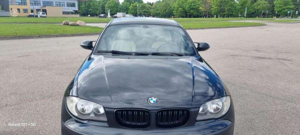 Melns BMW 118 2009 Kauņa, ar dzinēja tilpumu 2.00 L un nobraukumu 359 tūkst. km par 2960 €, foto 8 vietnē AUTOMOTO.COM.LV