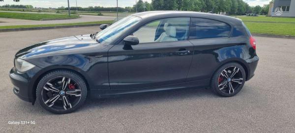 Melns BMW 118 2009 Kauņa, ar dzinēja tilpumu 2.00 L un nobraukumu 359 tūkst. km par 2960 €, foto 10 vietnē AUTOMOTO.COM.LV
