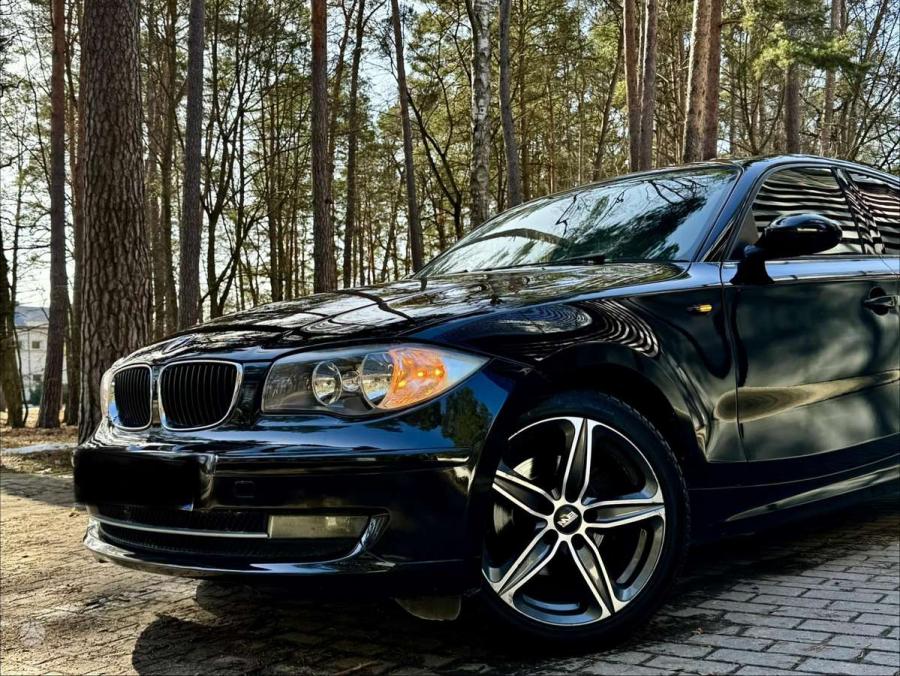 Melns BMW 118 2009 Viļņa, ar dzinēja tilpumu 2.00 L un nobraukumu 298 tūkst. km par 2899 €, foto 6 vietnē AUTOMOTO.COM.LV