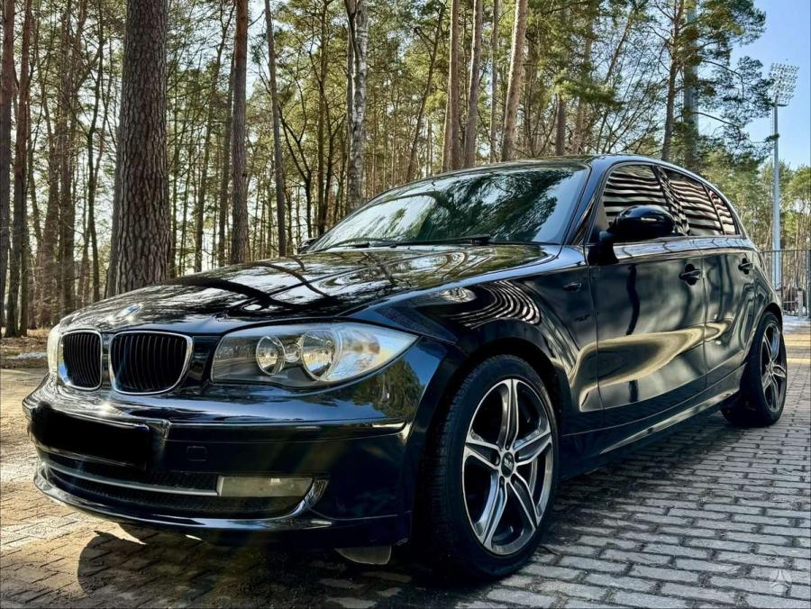 Melns BMW 118 2009 Viļņa, ar dzinēja tilpumu 2.00 L un nobraukumu 298 tūkst. km par 2899 €, foto 12 vietnē AUTOMOTO.COM.LV