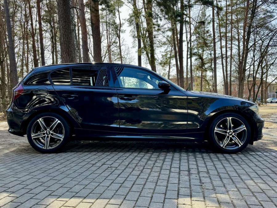 Melns BMW 118 2009 Viļņa, ar dzinēja tilpumu 2.00 L un nobraukumu 298 tūkst. km par 2899 €, foto 13 vietnē AUTOMOTO.COM.LV