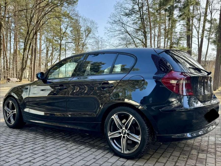 Melns BMW 118 2009 Viļņa, ar dzinēja tilpumu 2.00 L un nobraukumu 298 tūkst. km par 2899 €, foto 16 vietnē AUTOMOTO.COM.LV