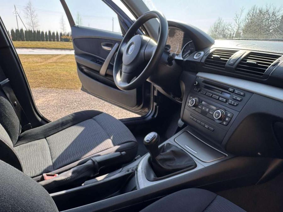 Melns BMW 118 2009 Viļņa, ar dzinēja tilpumu 2.00 L un nobraukumu 298 tūkst. km par 2899 €, foto 25 vietnē AUTOMOTO.COM.LV
