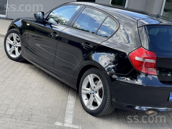 Black BMW 118 2010 in Jurmala, with an engine capacity of 2.00 L and mileage of 0 thousand km for 5650 €, photo 9 on AUTOMOTO.COM.LV