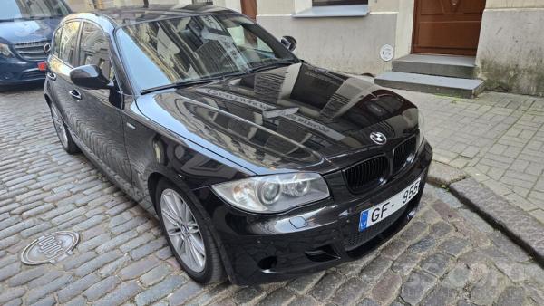 Black BMW 118 2010 in Riga, with an engine capacity of 2.00 L and mileage of 286 thousand km for 3900 €, photo 2 on AUTOMOTO.COM.LV