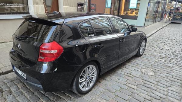 Black BMW 118 2010 in Riga, with an engine capacity of 2.00 L and mileage of 286 thousand km for 3900 €, photo 4 on AUTOMOTO.COM.LV