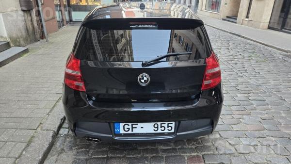 Black BMW 118 2010 in Riga, with an engine capacity of 2.00 L and mileage of 286 thousand km for 3900 €, photo 5 on AUTOMOTO.COM.LV