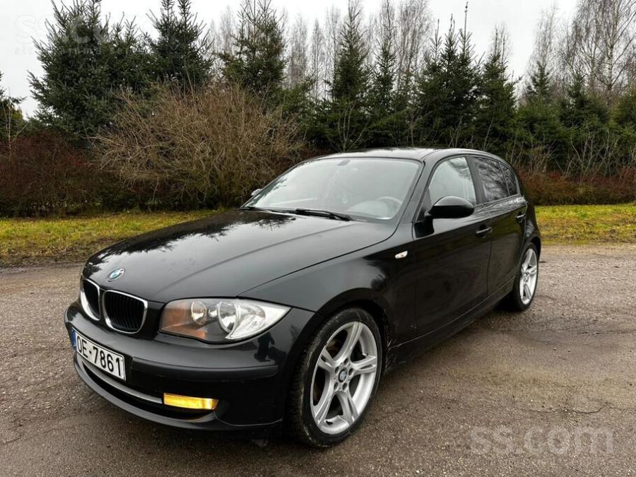 Black BMW 118 2010 in Riga, with an engine capacity of 2.00 L and mileage of 342 thousand km for 3550 €, photo 1 on AUTOMOTO.COM.LV