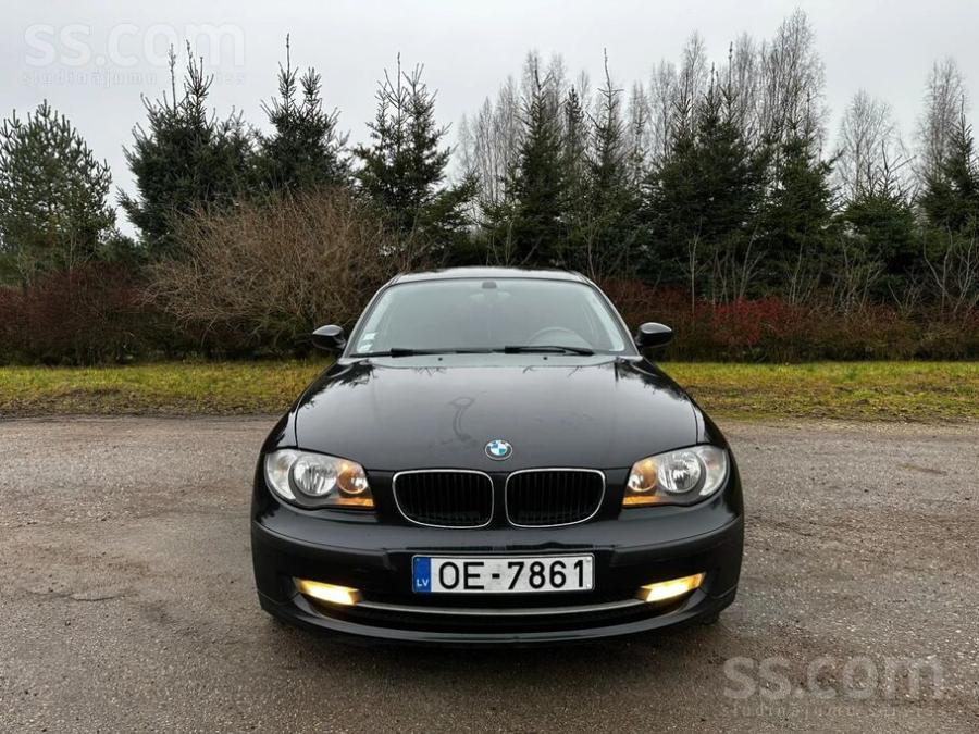 Black BMW 118 2010 in Riga, with an engine capacity of 2.00 L and mileage of 342 thousand km for 3550 €, photo 3 on AUTOMOTO.COM.LV