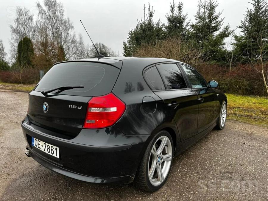 Black BMW 118 2010 in Riga, with an engine capacity of 2.00 L and mileage of 342 thousand km for 3550 €, photo 4 on AUTOMOTO.COM.LV