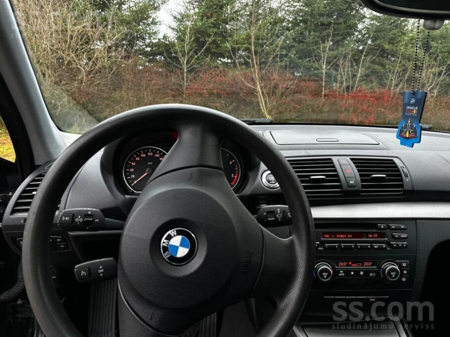 Black BMW 118 2010 in Riga, with an engine capacity of 2.00 L and mileage of 342 thousand km for 3550 €, photo 8 on AUTOMOTO.COM.LV