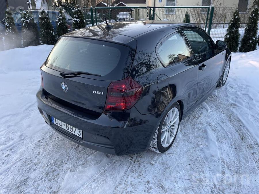 Black BMW 118 2010 in Riga, with an engine capacity of 2.00 L and mileage of 0 thousand km for 4250 €, photo 6 on AUTOMOTO.COM.LV