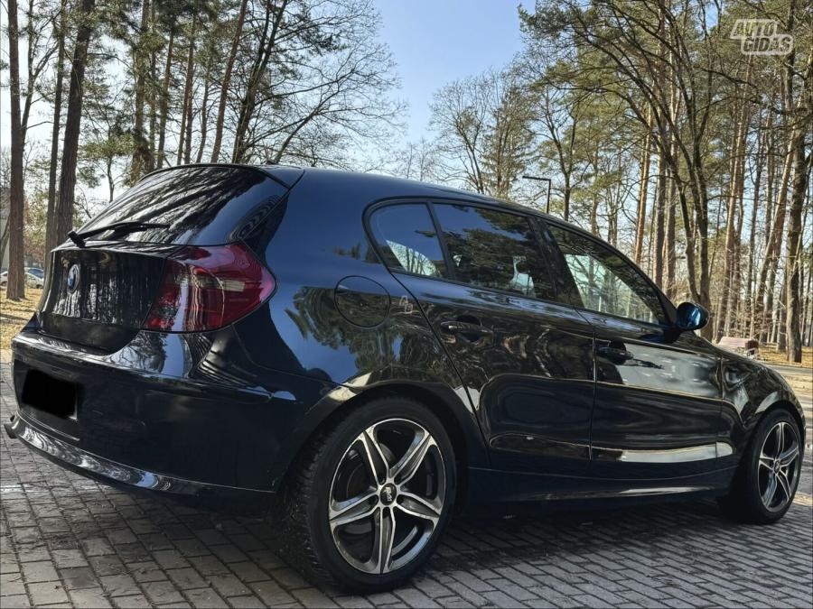 Black BMW 118 2010 in Alytus, with an engine capacity of 2.00 L and mileage of 282 thousand km for 4450 €, photo 30 on AUTOMOTO.COM.LV