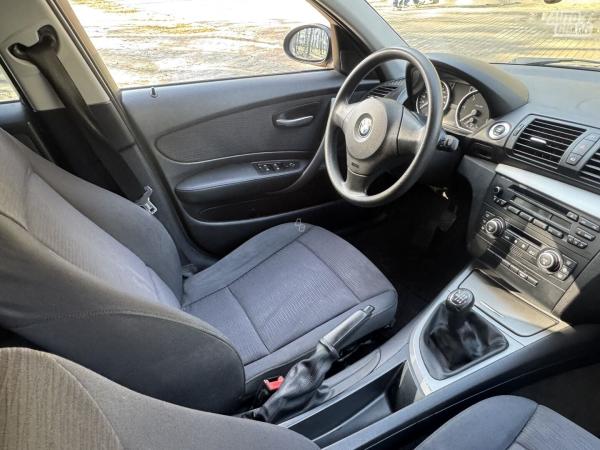 Melns BMW 118 2010 Alīta, ar dzinēja tilpumu 2.00 L un nobraukumu 282 tūkst. km par 4350 €, foto 4 vietnē AUTOMOTO.COM.LV