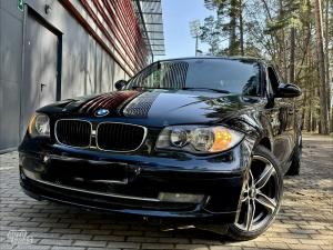 Black BMW 118 2010 in Alytus, with an engine capacity of 2.00 L and mileage of 282 thousand km for 4350 €, photo 12 on AUTOMOTO.COM.LV