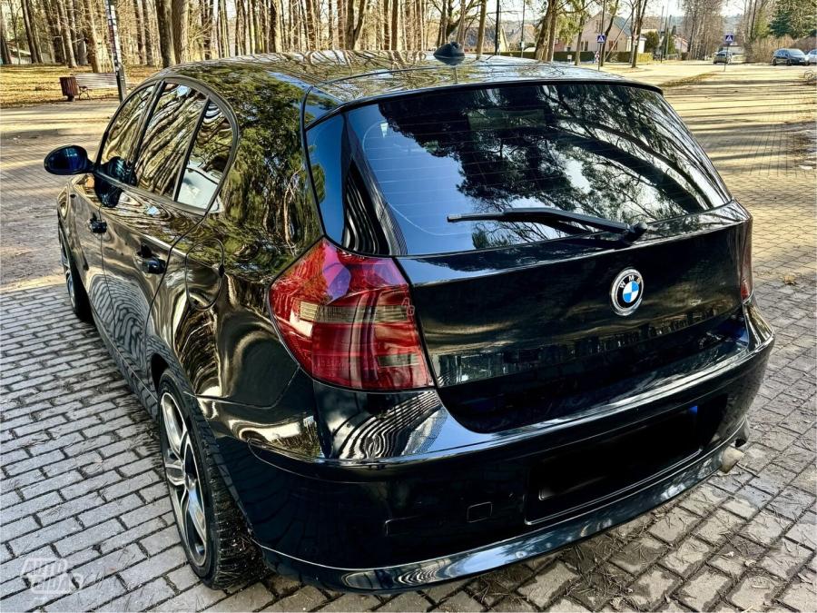 Black BMW 118 2010 in Alytus, with an engine capacity of 2.00 L and mileage of 282 thousand km for 4350 €, photo 29 on AUTOMOTO.COM.LV
