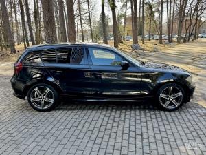 Black BMW 118 2010 in Alytus, with an engine capacity of 2.00 L and mileage of 282 thousand km for 4350 €, photo 31 on AUTOMOTO.COM.LV