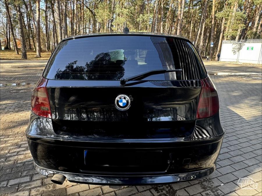Black BMW 118 2010 in Alytus, with an engine capacity of 2.00 L and mileage of 281 thousand km for 4250 €, photo 8 on AUTOMOTO.COM.LV