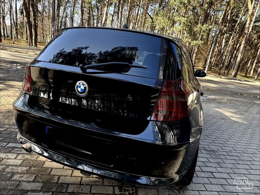 Black BMW 118 2010 in Alytus, with an engine capacity of 2.00 L and mileage of 281 thousand km for 4250 €, photo 12 on AUTOMOTO.COM.LV