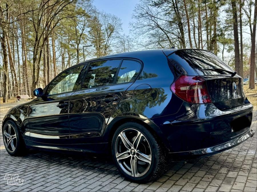 Black BMW 118 2010 in Alytus, with an engine capacity of 2.00 L and mileage of 281 thousand km for 4250 €, photo 15 on AUTOMOTO.COM.LV