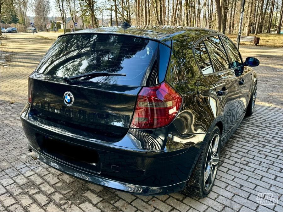 Melns BMW 118 2010 Alīta, ar dzinēja tilpumu 2.00 L un nobraukumu 281 tūkst. km par 4450 €, foto 14 vietnē AUTOMOTO.COM.LV