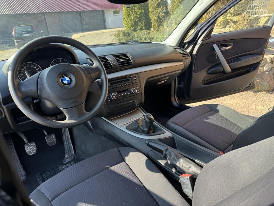 Melns BMW 118 2010 Alīta, ar dzinēja tilpumu 2.00 L un nobraukumu 281 tūkst. km par 4450 €, foto 36 vietnē AUTOMOTO.COM.LV