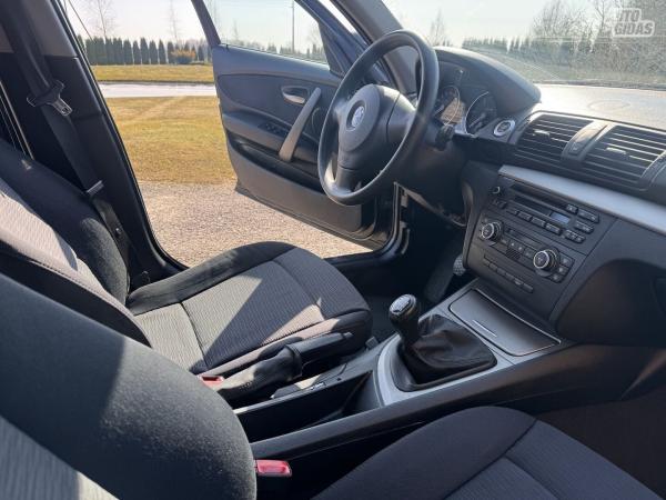 Melns BMW 118 2010 Alīta, ar dzinēja tilpumu 2.00 L un nobraukumu 290 tūkst. km par 3899 €, foto 5 vietnē AUTOMOTO.COM.LV